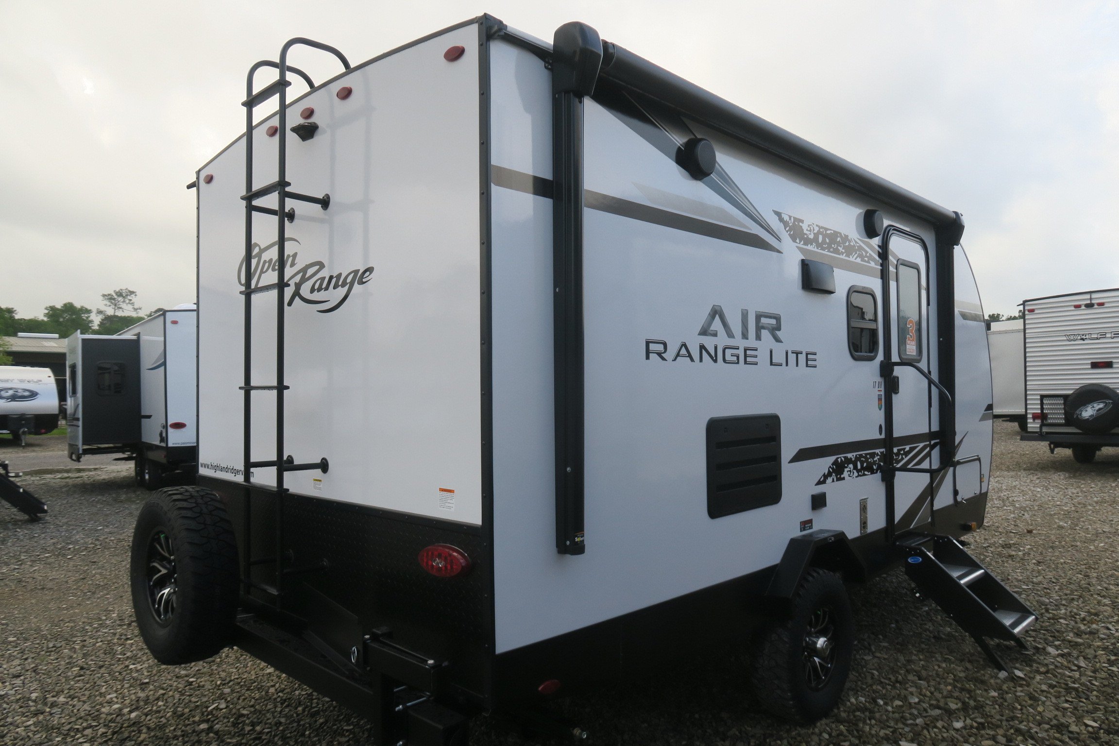 NEW 2022 OPEN RANGE RANGE LITE AIR 17BH - Overview | Berryland Campers
