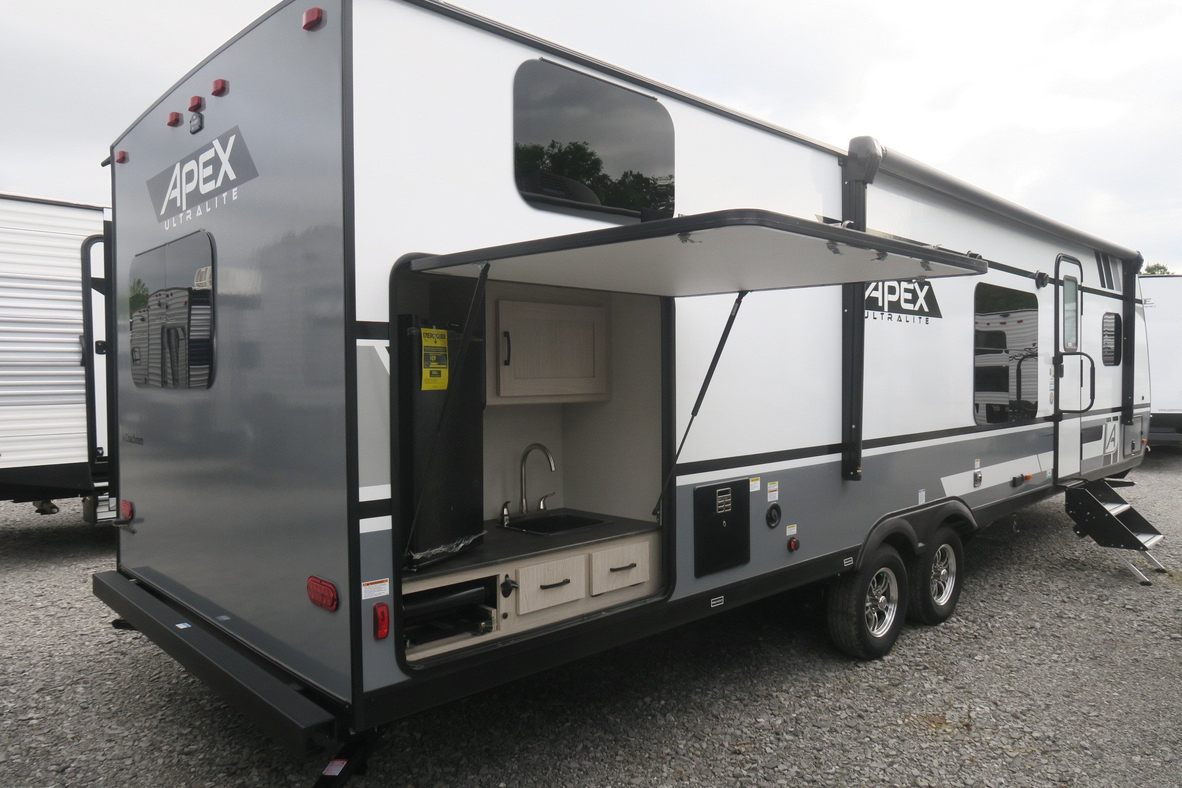 NEW 2022 APEX 300BHS - Overview | Berryland Campers