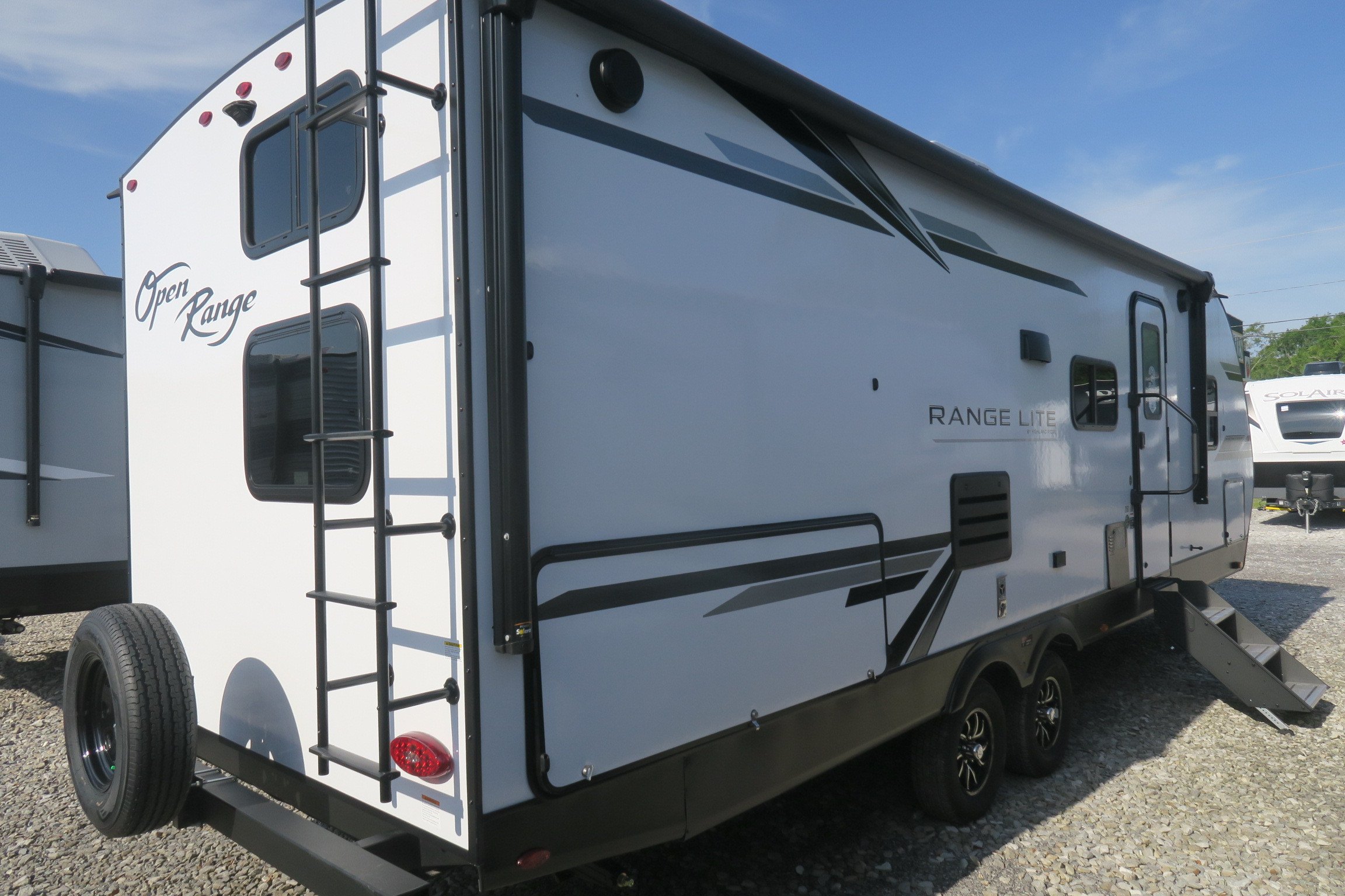 NEW 2022 OPEN RANGE RANGE LITE 261BH - Overview | Berryland Campers