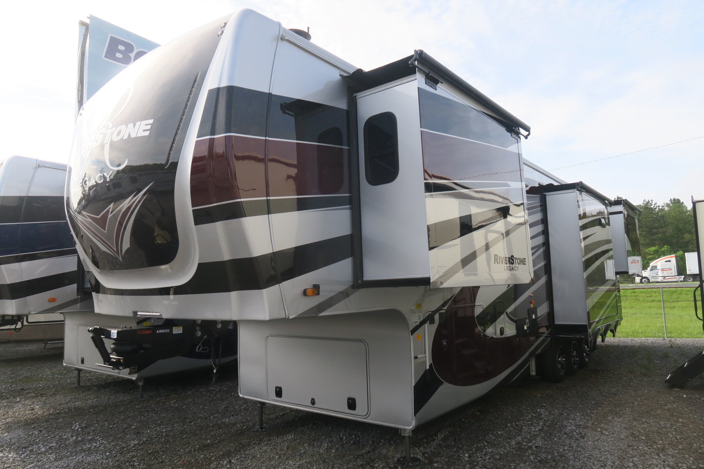 NEW 2022 RIVERSTONE LEGACY 419RD - Overview | Berryland Campers