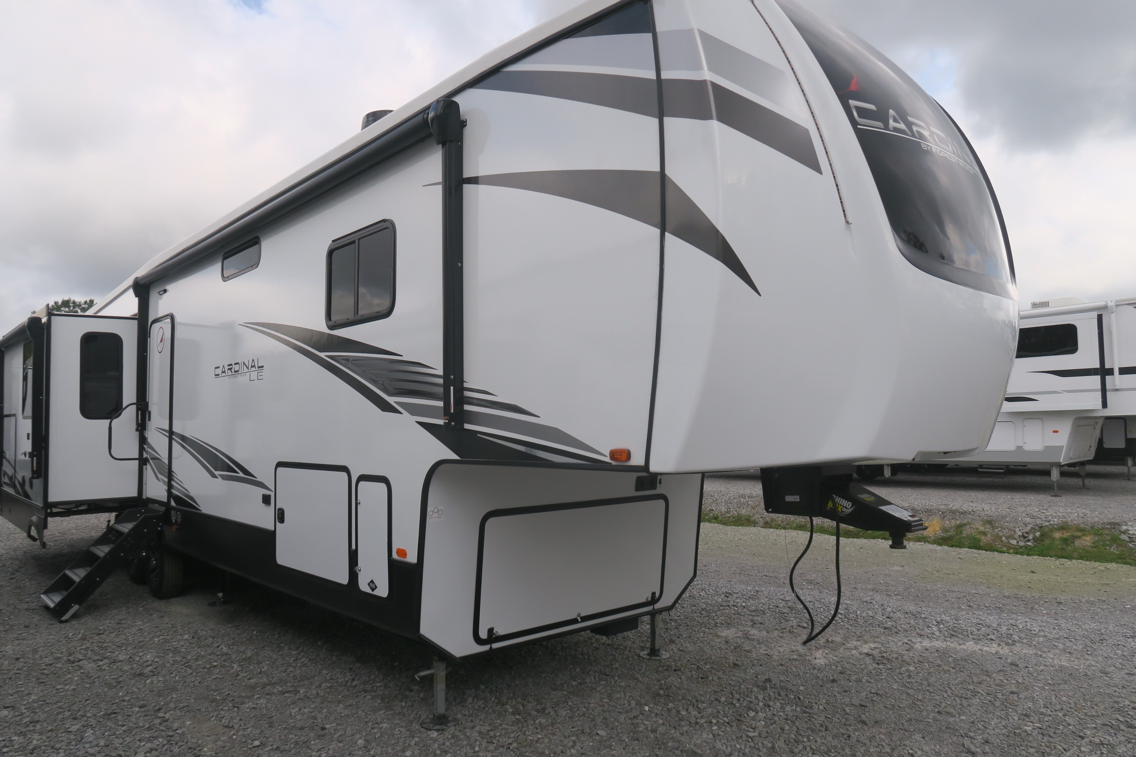 NEW 2022 CARDINAL LIMITED 377MBLE - Overview | Berryland Campers