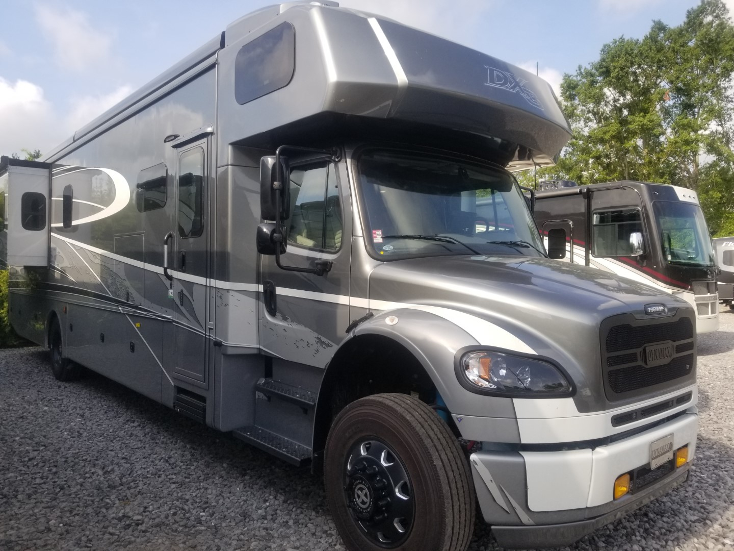 NEW 2022 DYNAMAX DX3 37RB - Overview | Berryland Campers