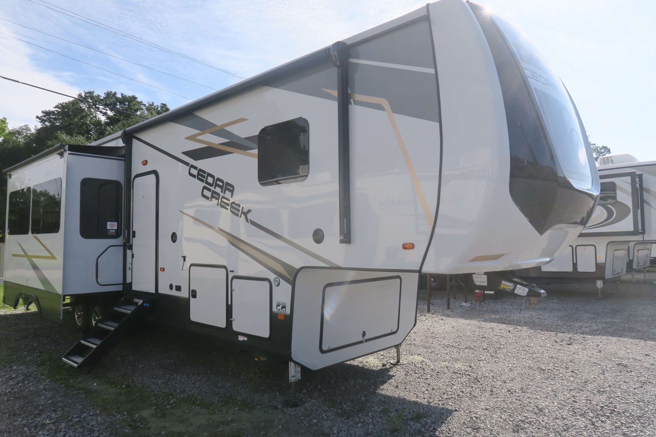 NEW 2022 CEDAR CREEK 375BHO - Overview | Berryland Campers