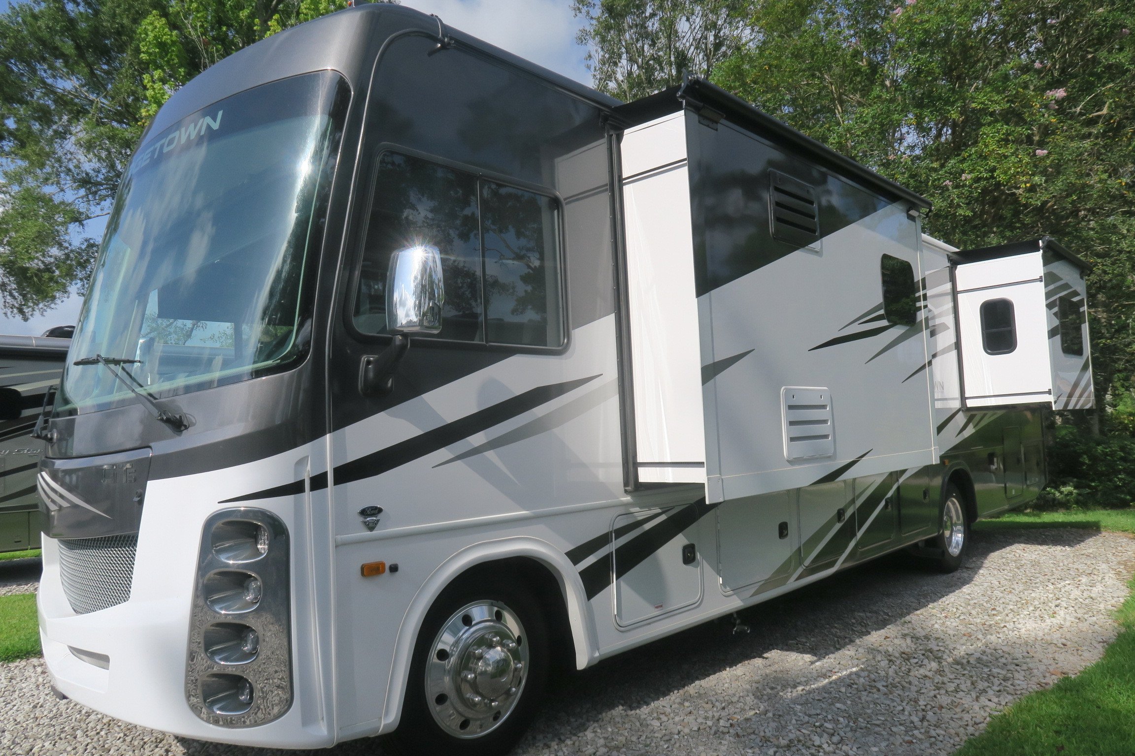 NEW 2022 GEORGETOWN 5 SERIES GT5 34H5 - Overview | Berryland Campers