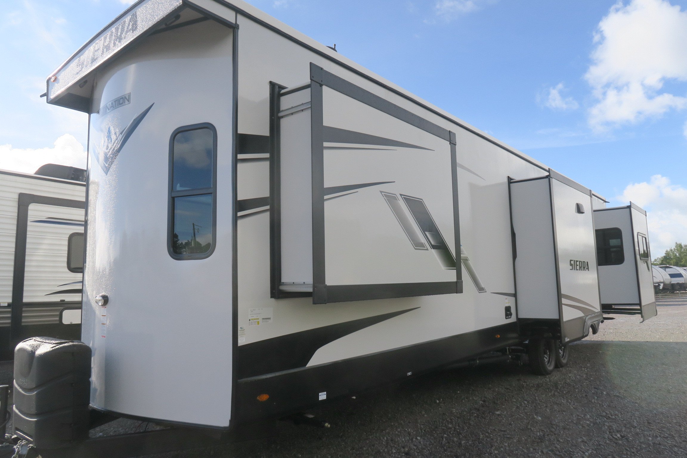 NEW 2022 SIERRA DESTINATION 403RD - Overview | Berryland Campers