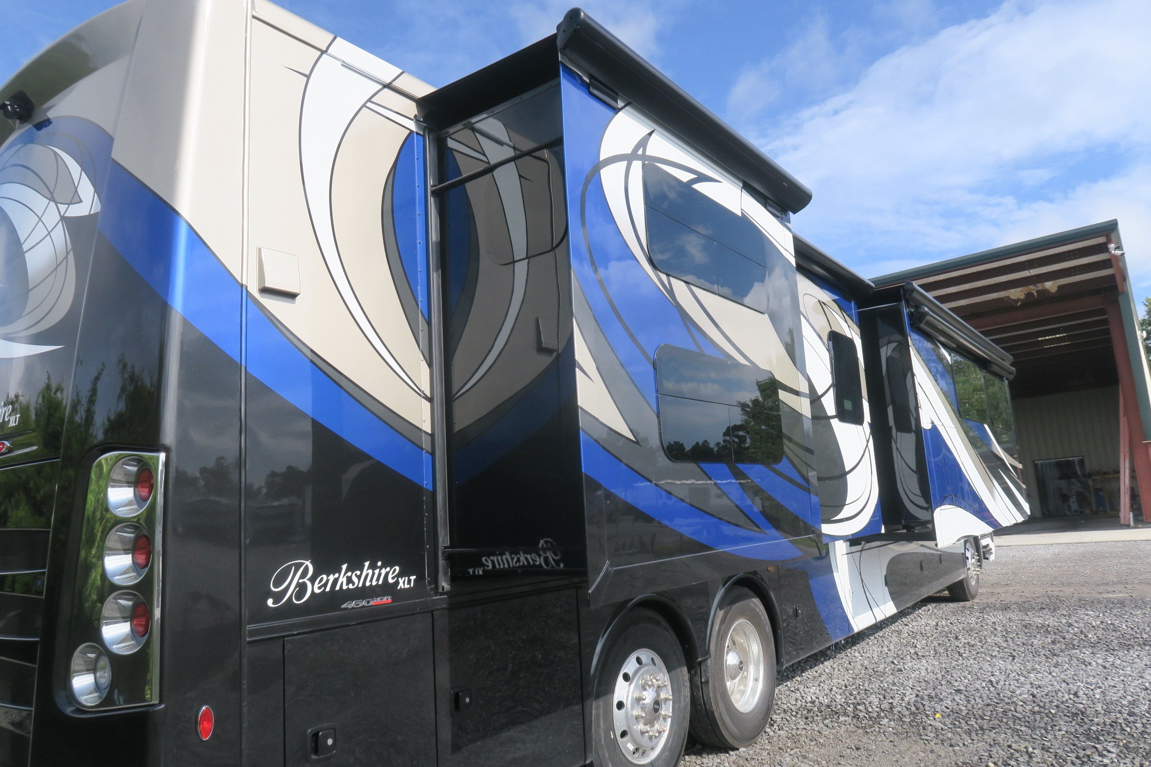 NEW 2022 BERKSHIRE XLT 45E - Overview | Berryland Campers