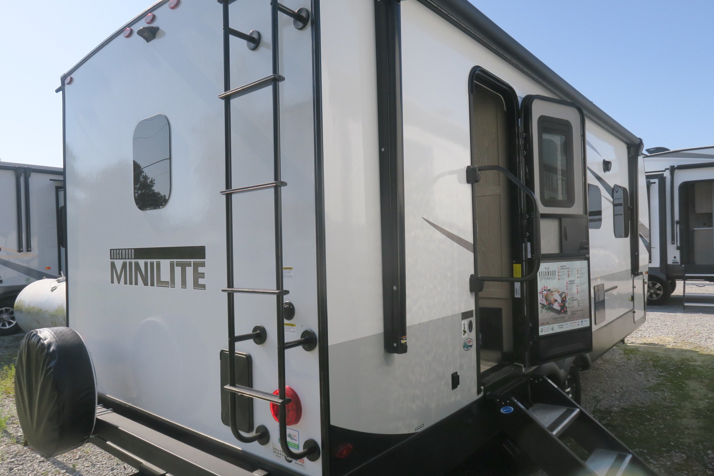 NEW 2023 ROCKWOOD MINI LITE 2511S - Overview | Berryland Campers