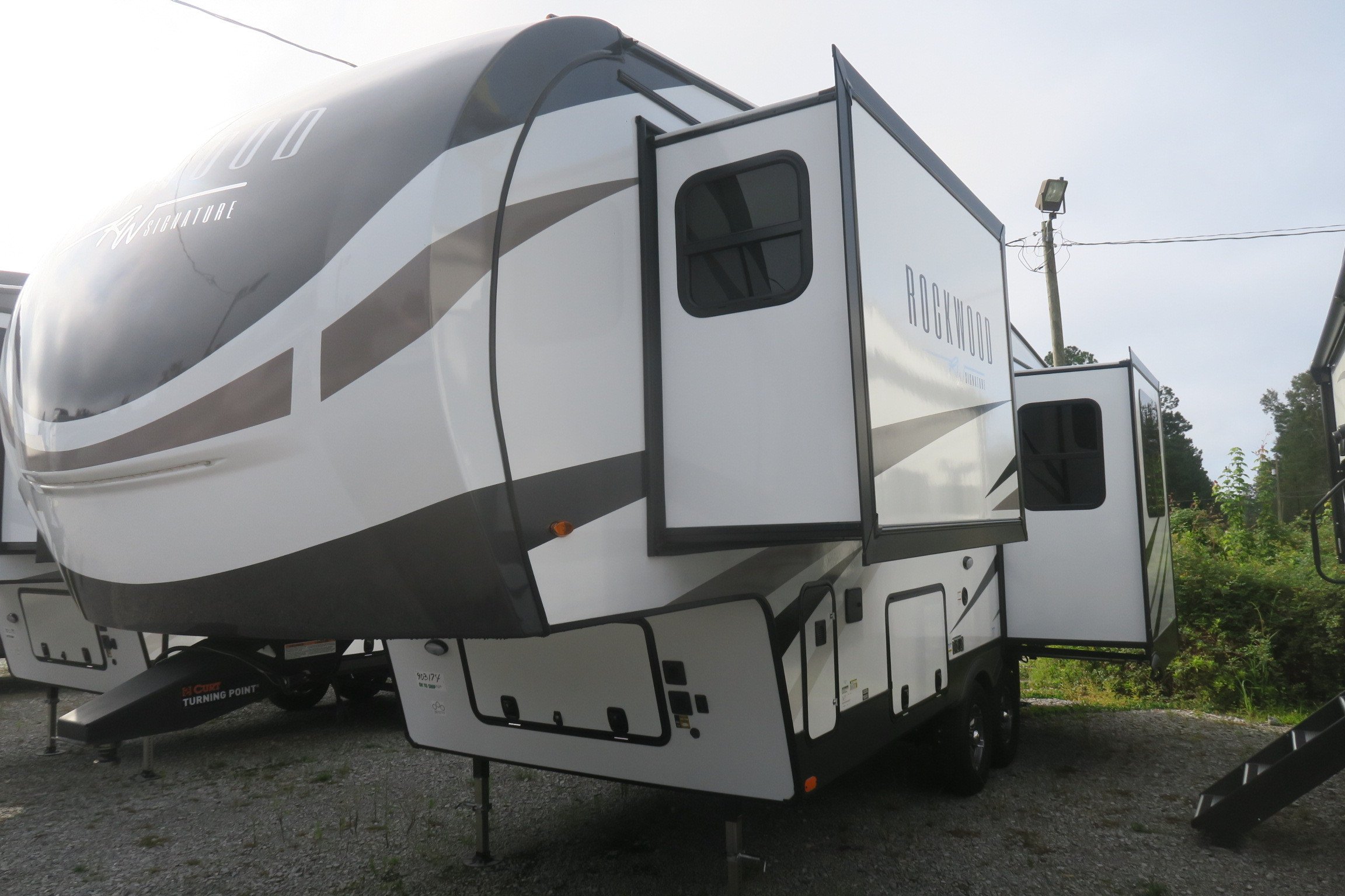 NEW 2023 ROCKWOOD SIGNATURE 2442BS - Overview | Berryland Campers