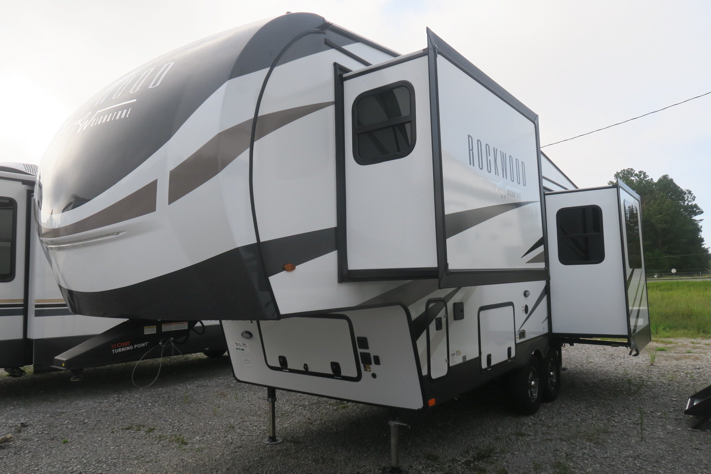 NEW 2023 ROCKWOOD SIGNATURE 2442BS - Overview | Berryland Campers