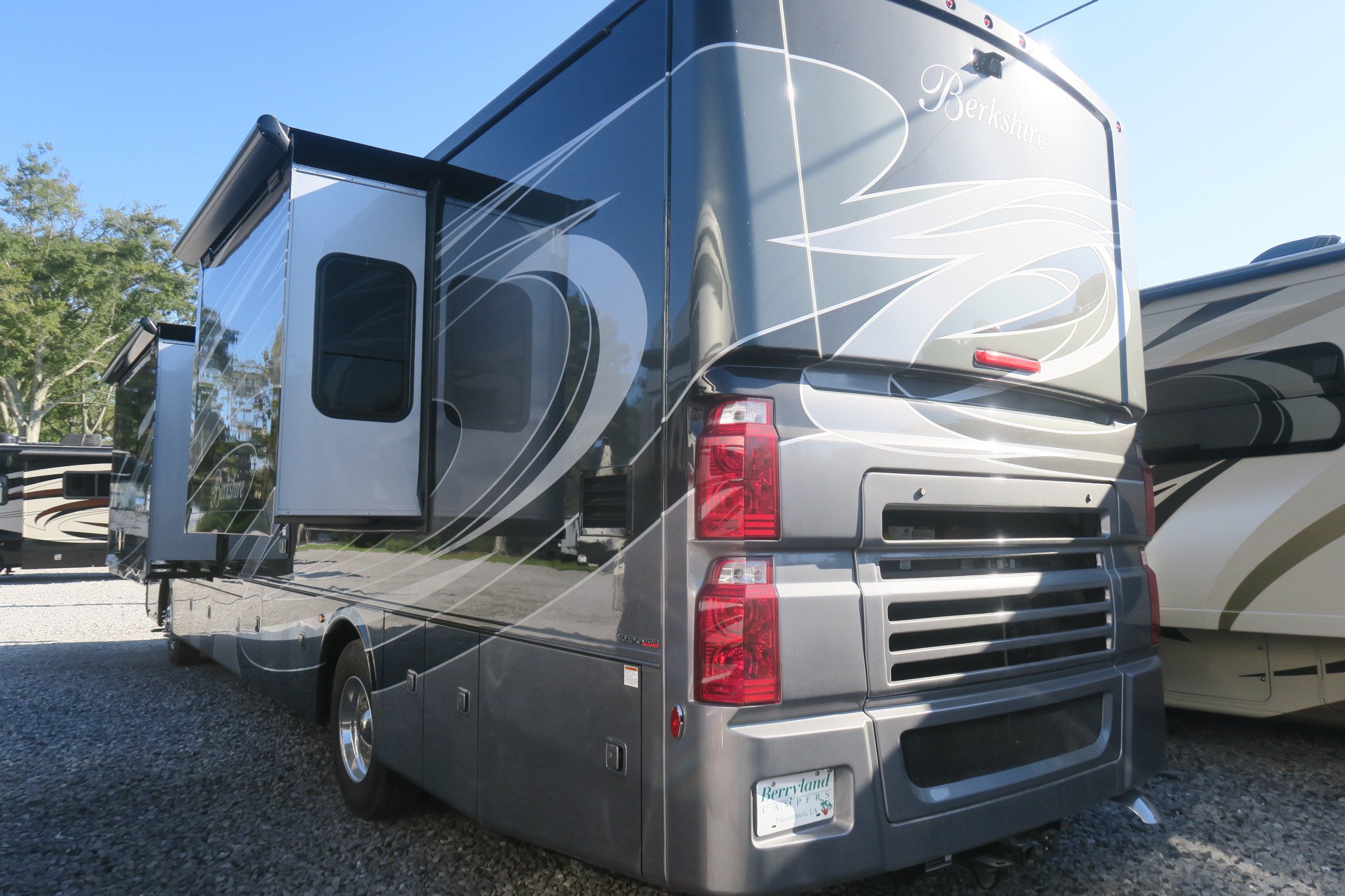 NEW 2023 BERKSHIRE 40F-360 - Overview | Berryland Campers