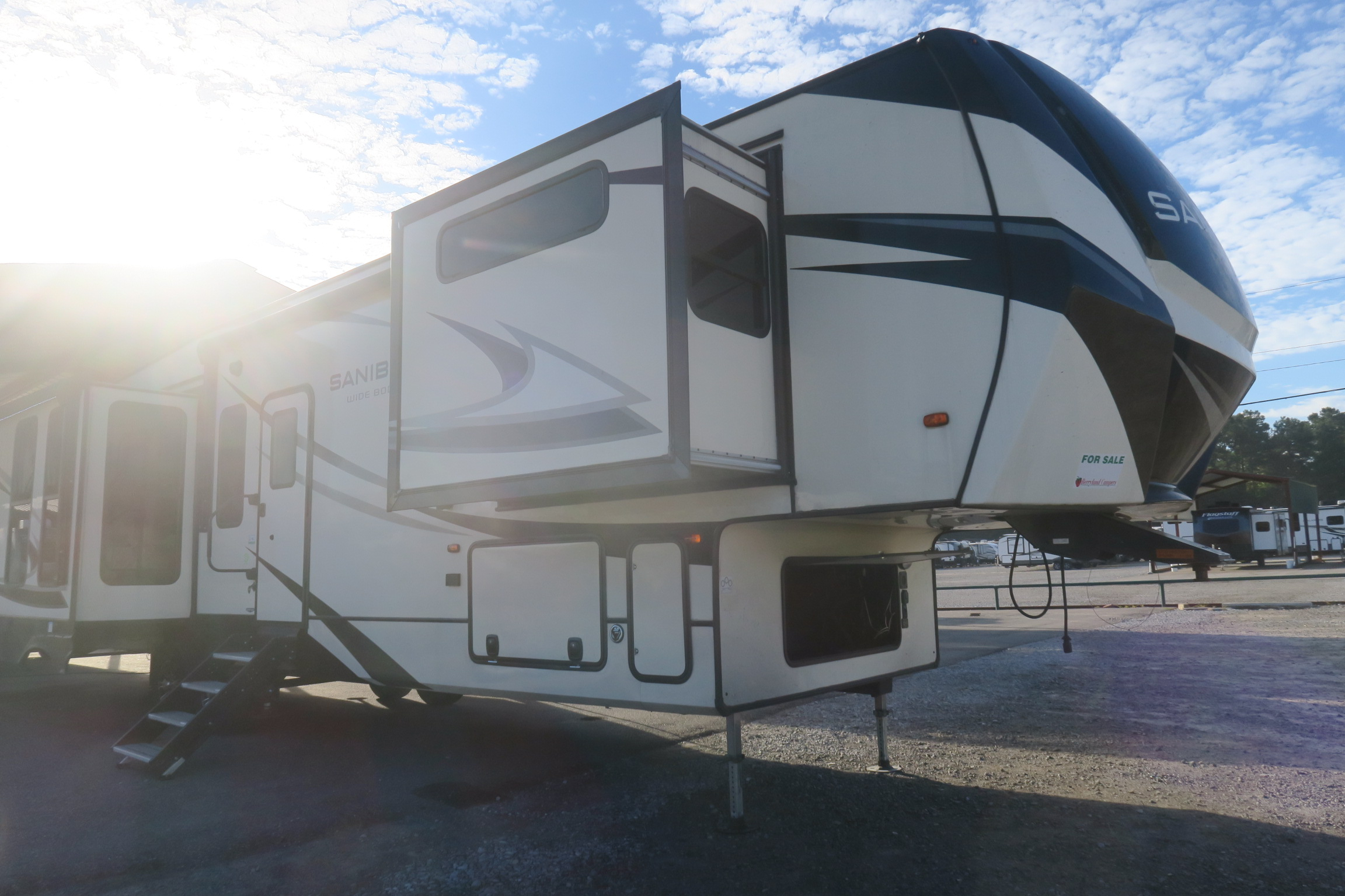 USED 2021 SANIBEL 3702 SANI 3702WB - Overview | Berryland Campers