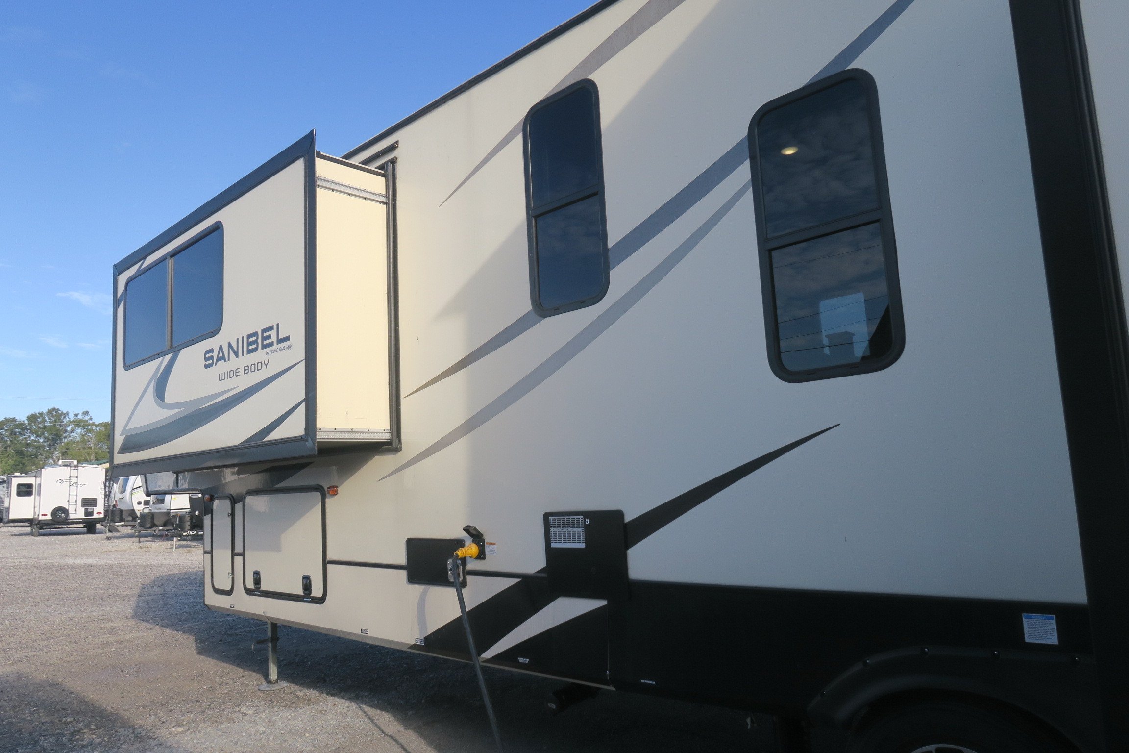 USED 2021 SANIBEL 3702 SANI 3702WB - Overview | Berryland Campers