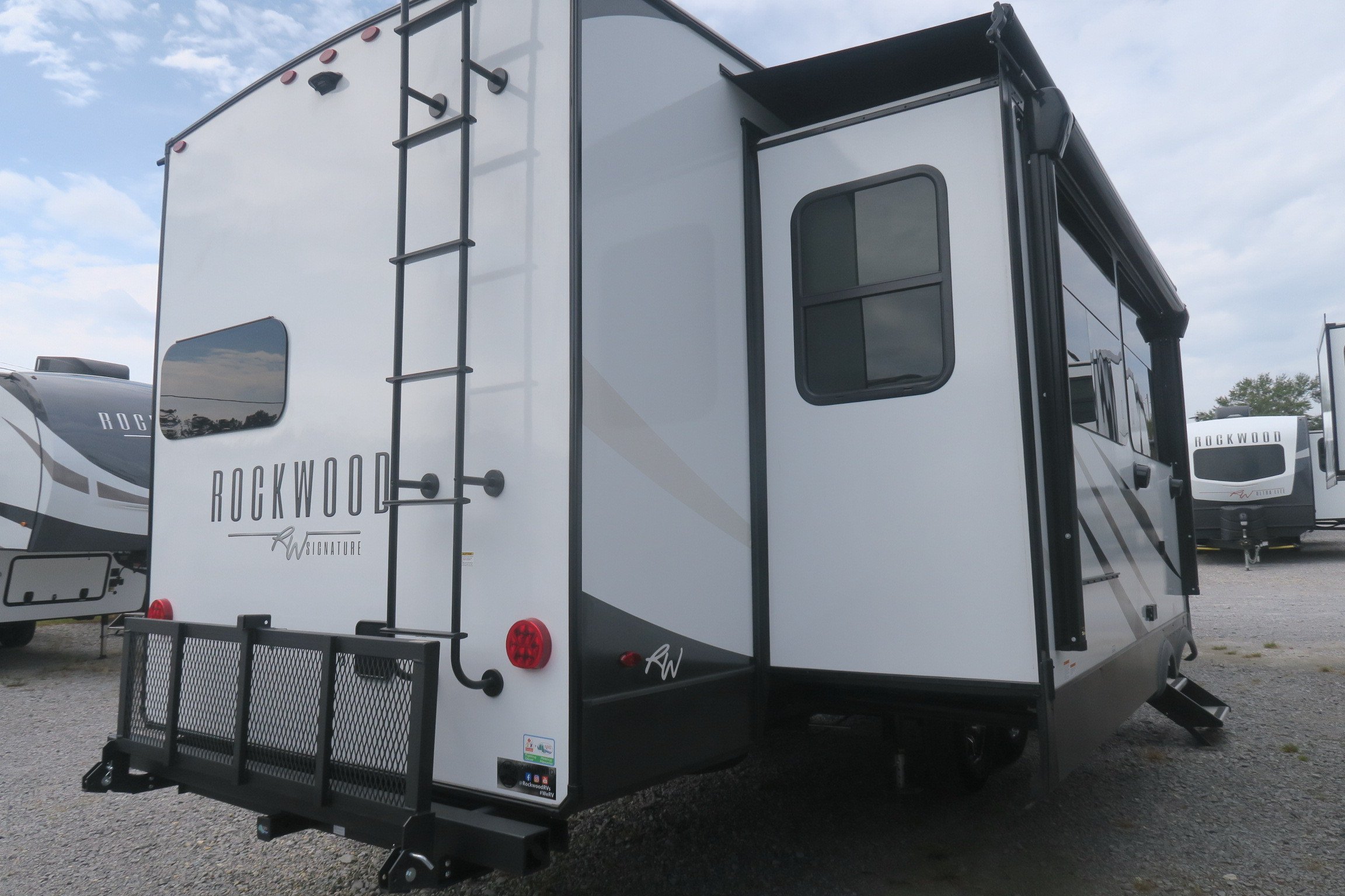 NEW 2023 ROCKWOOD SIGNATURE 8291CL - Overview | Berryland Campers