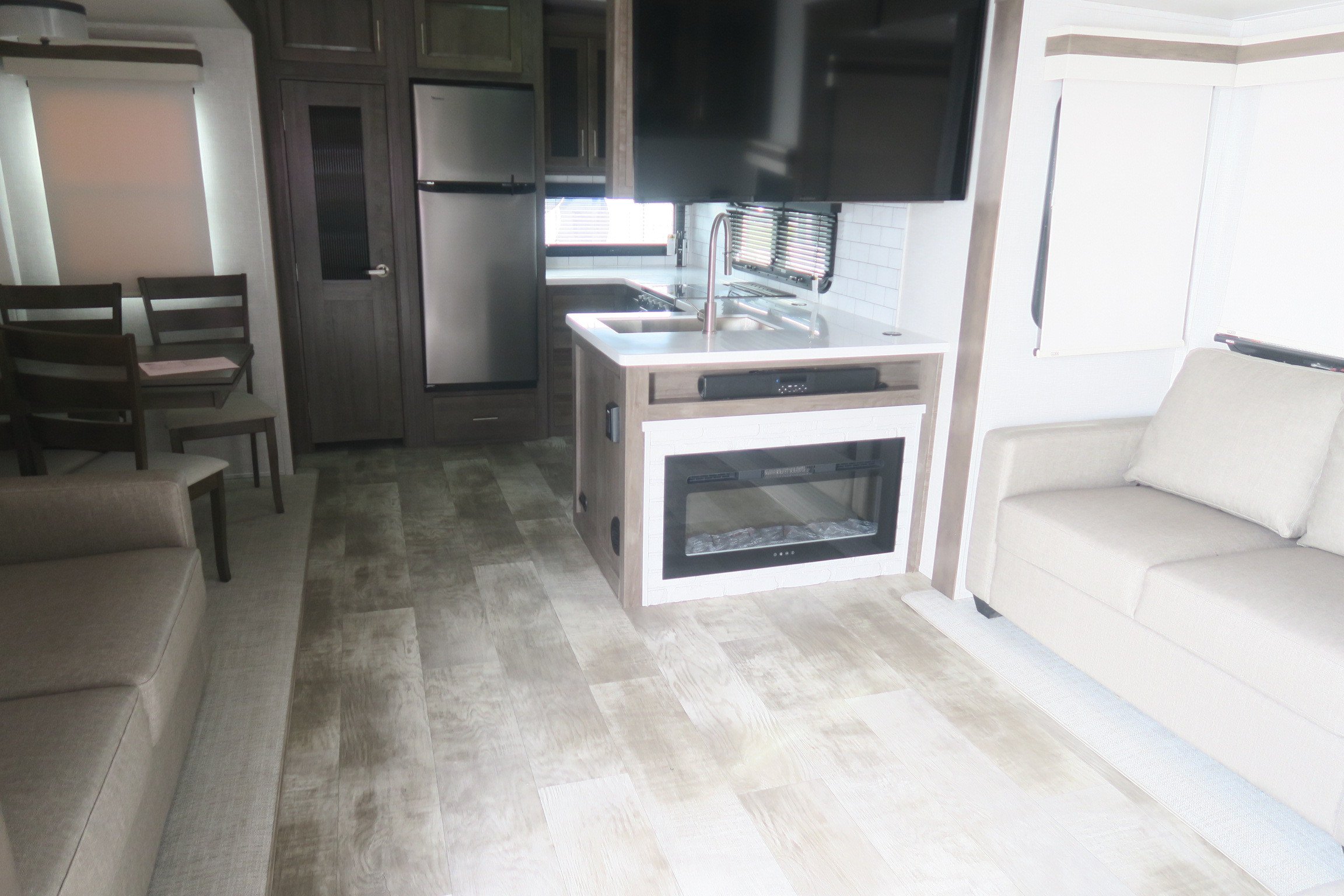 NEW 2023 ROCKWOOD SIGNATURE 8291CL - Overview | Berryland Campers
