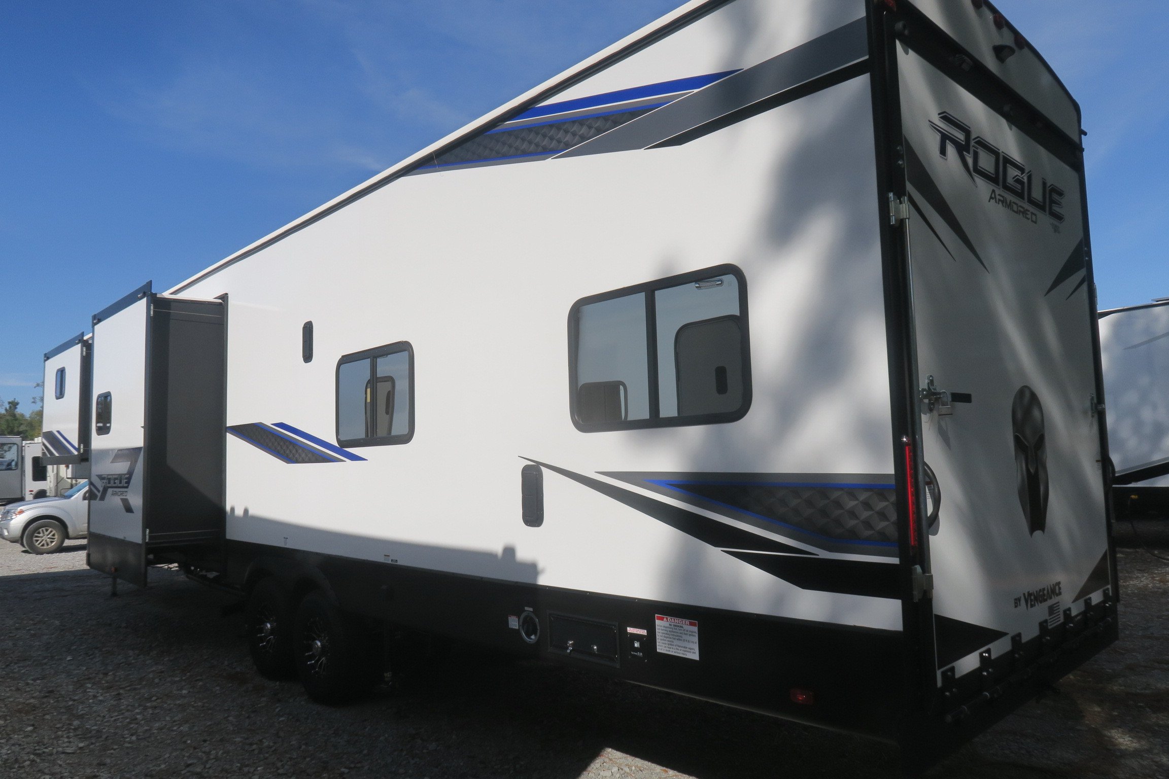 NEW 2023 VENGEANCE ROGUE ARMORED 383 - Overview | Berryland Campers