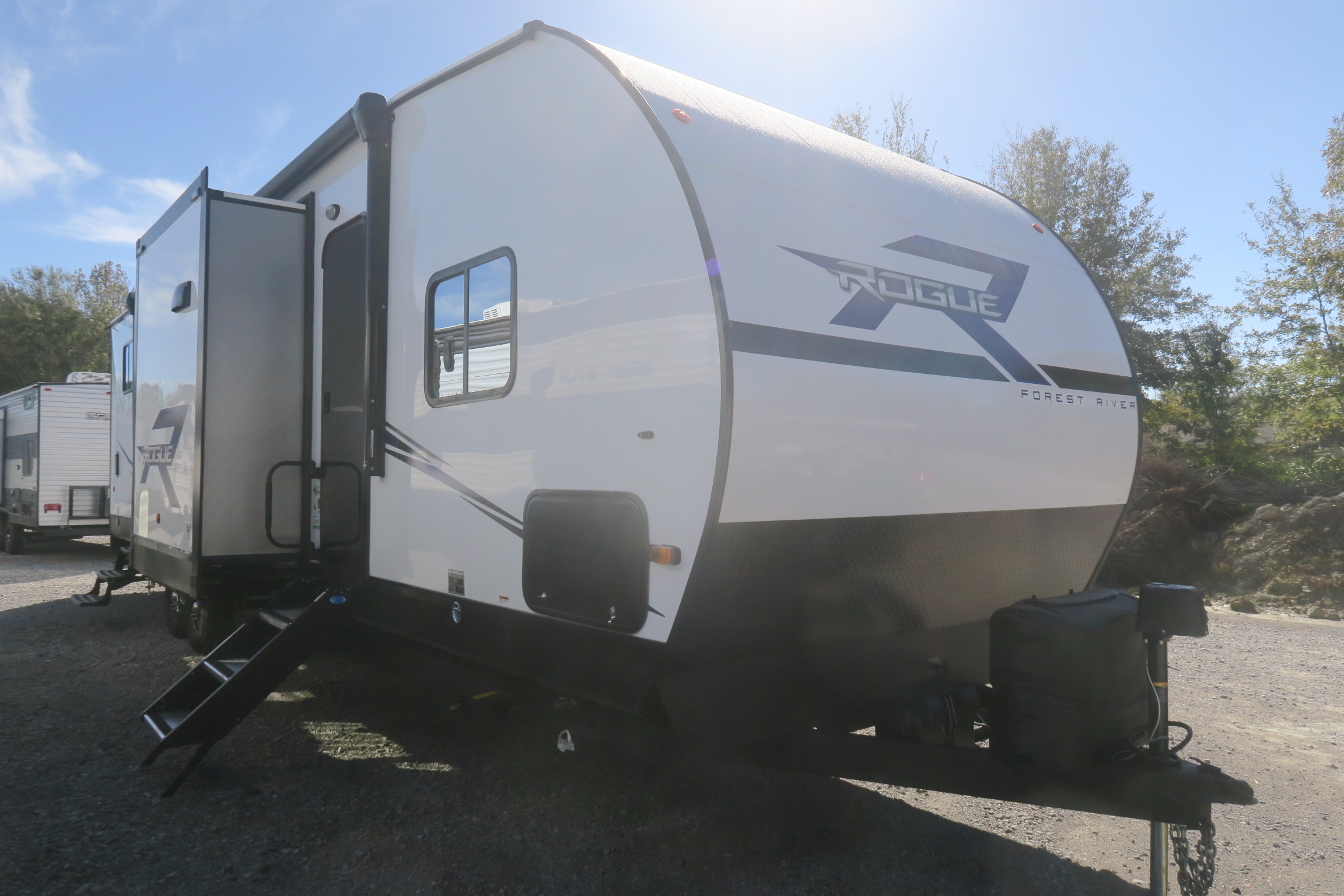 NEW 2023 VENGEANCE ROGUE 32V - Overview | Berryland Campers