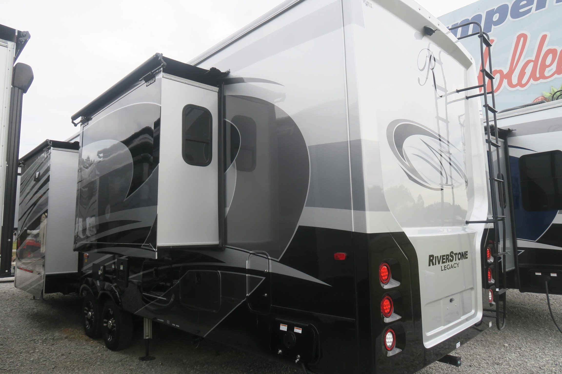 NEW 2023 RIVERSTONE LEGACY 39RBFL - Overview | Berryland Campers