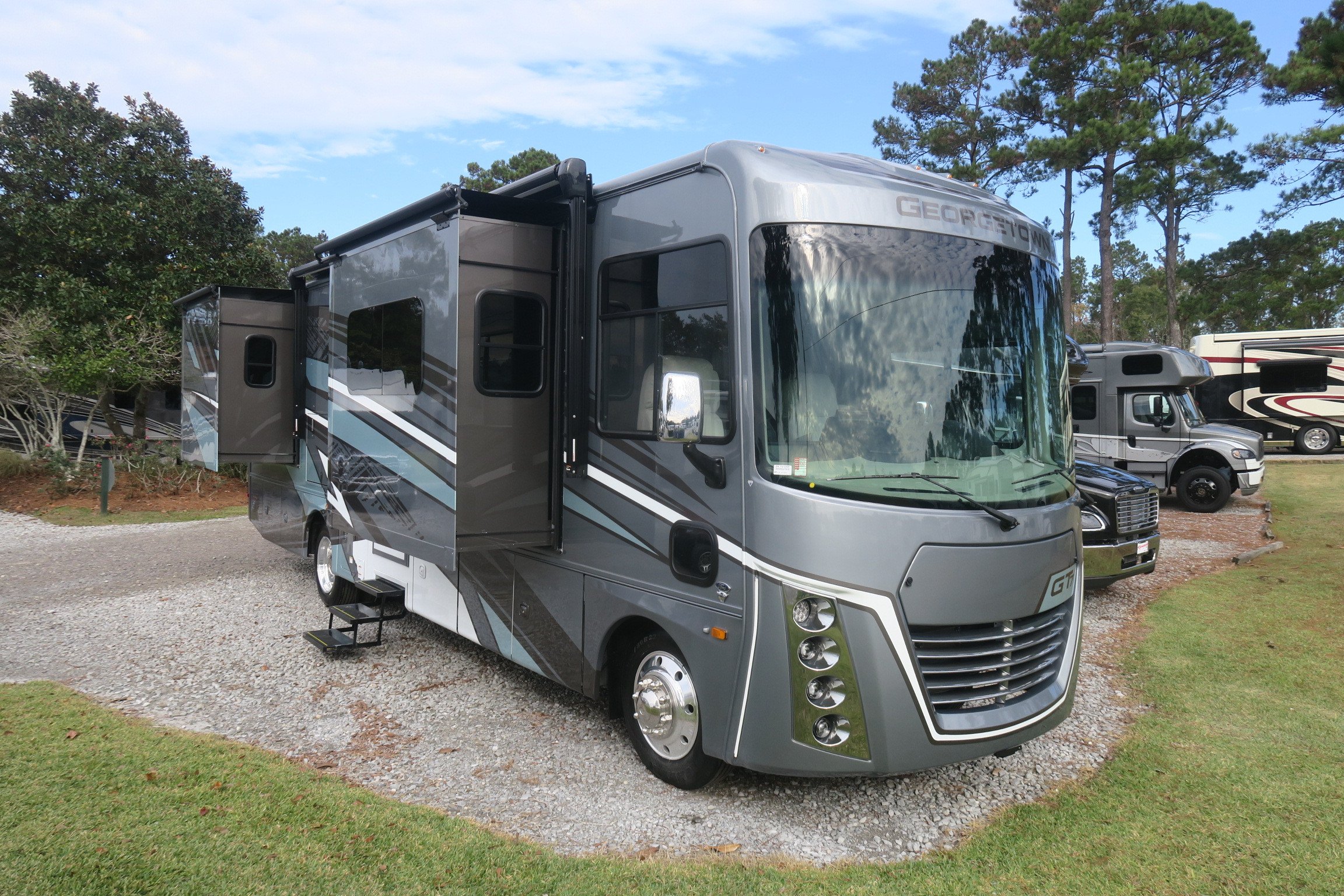 NEW 2023 GEORGETOWN 7 SERIES GT7 32J - Overview | Berryland Campers