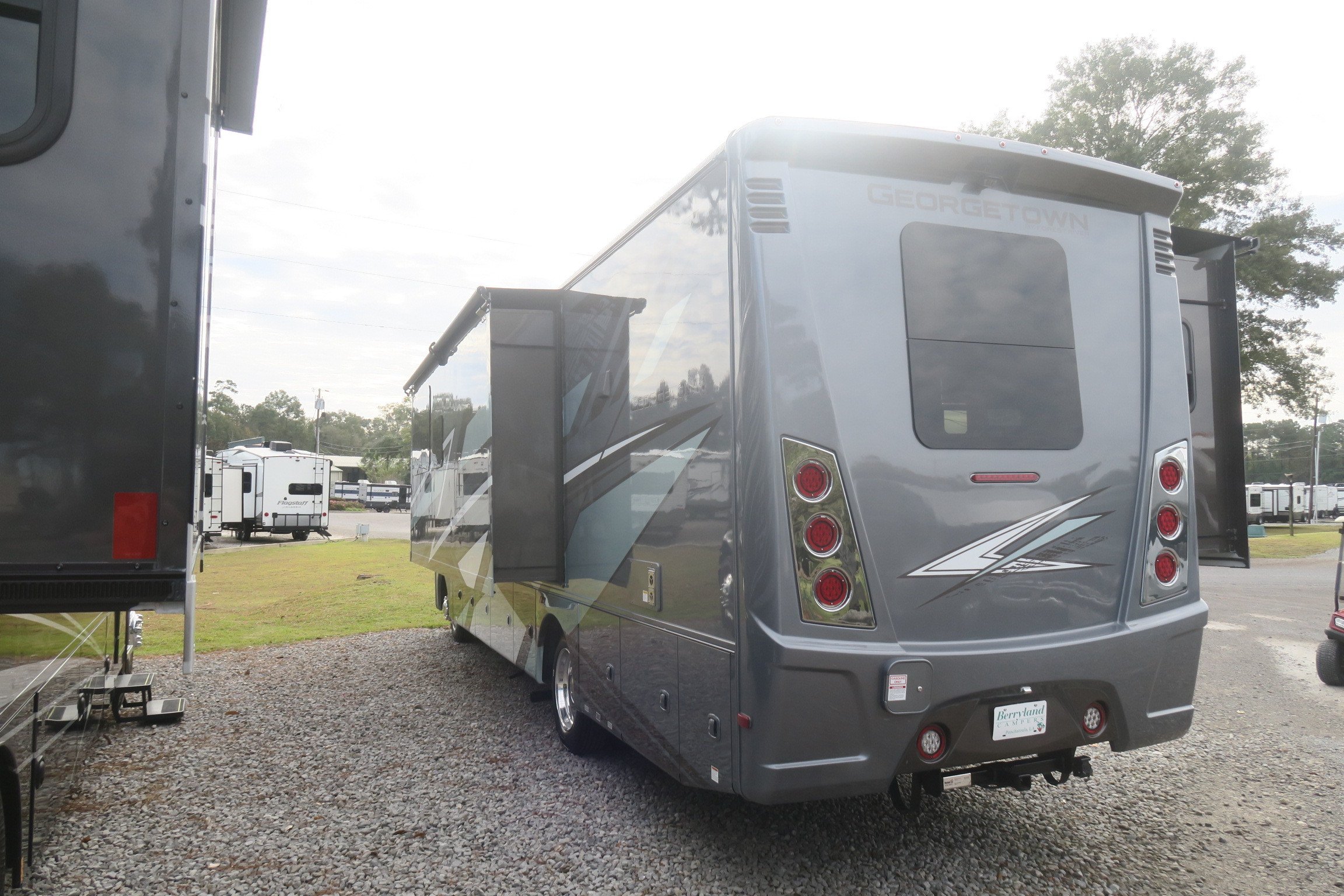 NEW 2023 GEORGETOWN 7 SERIES GT7 32J - Overview | Berryland Campers