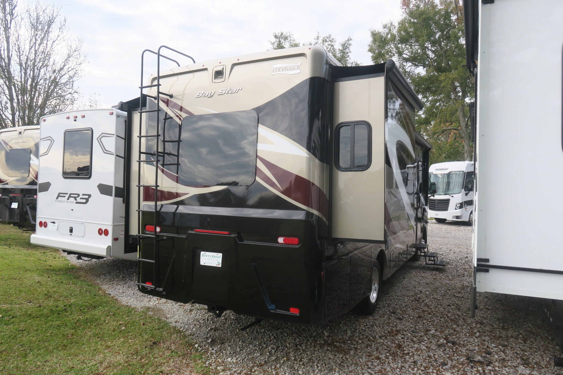NEW 2023 BAY STAR 3014 - Overview | Berryland Campers