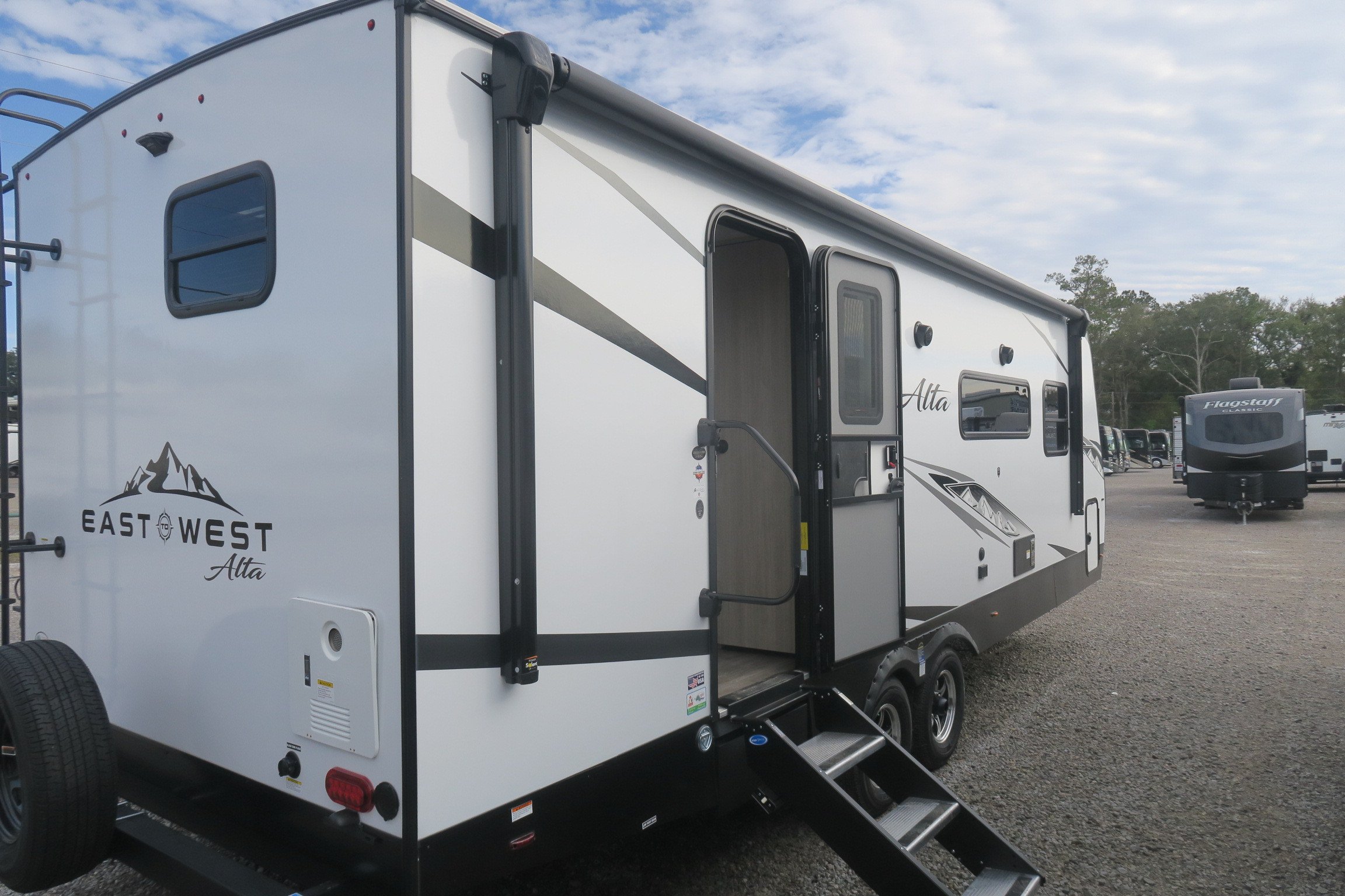 NEW 2023 ALTA 2600KRB - Overview | Berryland Campers