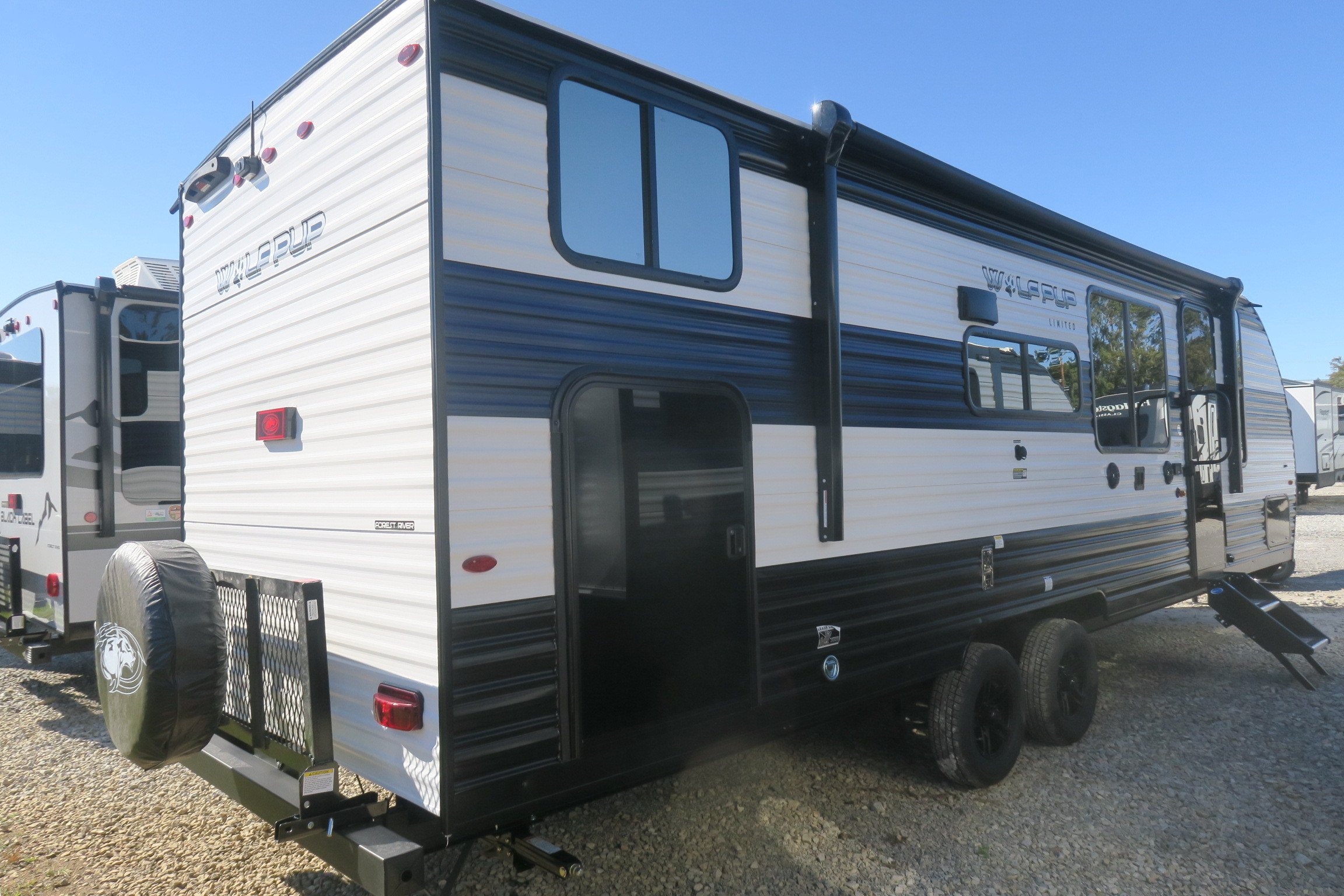 NEW 2023 CHEROKEE WOLF PUP 25JB - Overview | Berryland Campers