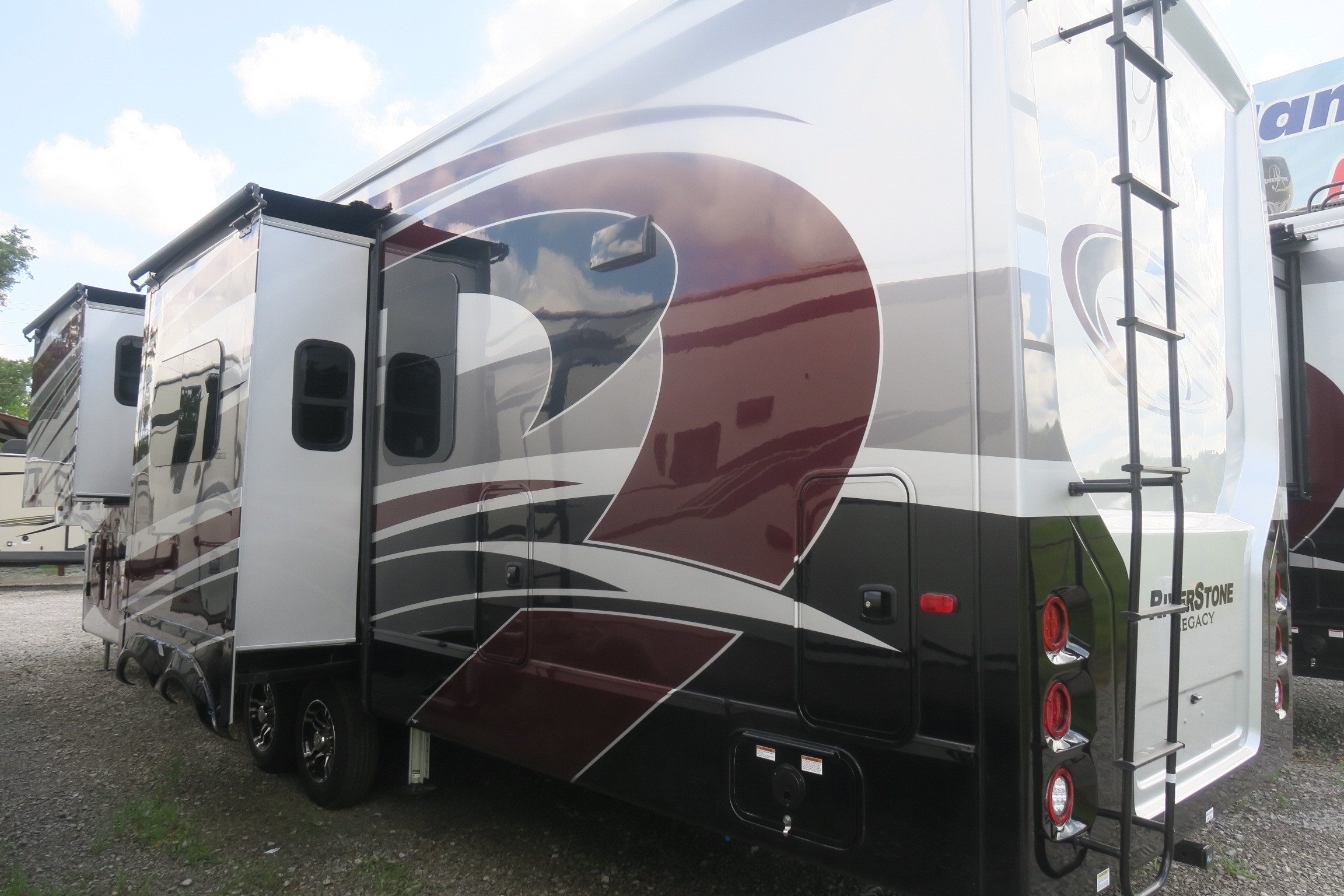 NEW 2022 RIVERSTONE LEGACY 39RKFB - Overview | Berryland Campers