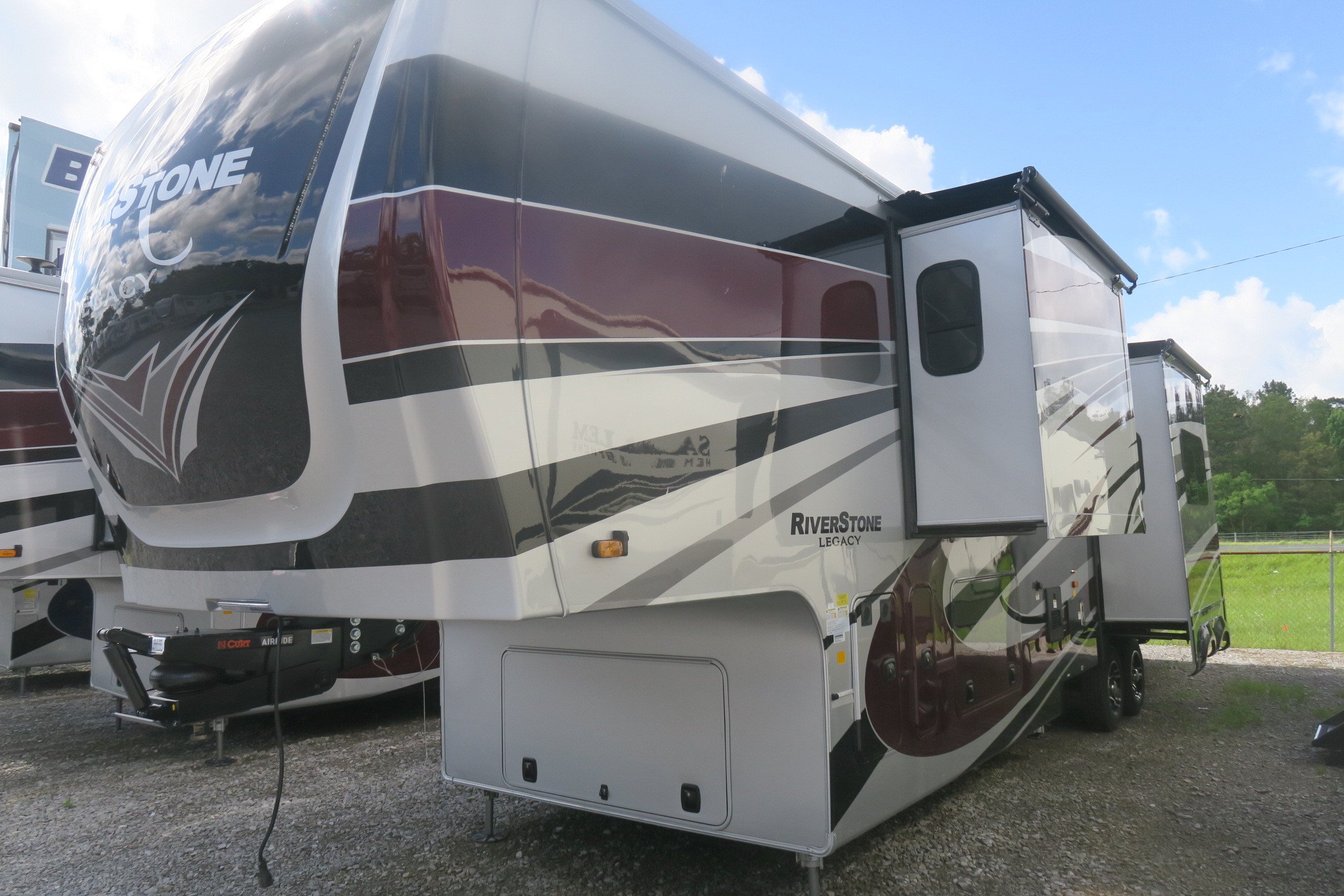 NEW 2022 RIVERSTONE LEGACY 39RKFB - Overview | Berryland Campers
