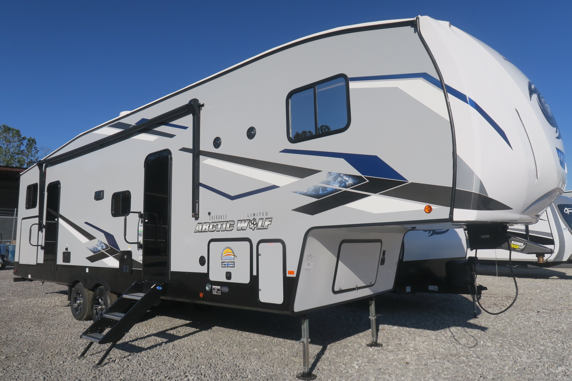 NEW 2023 CHEROKEE ARCTIC WOLF 321BH - Overview | Berryland Campers