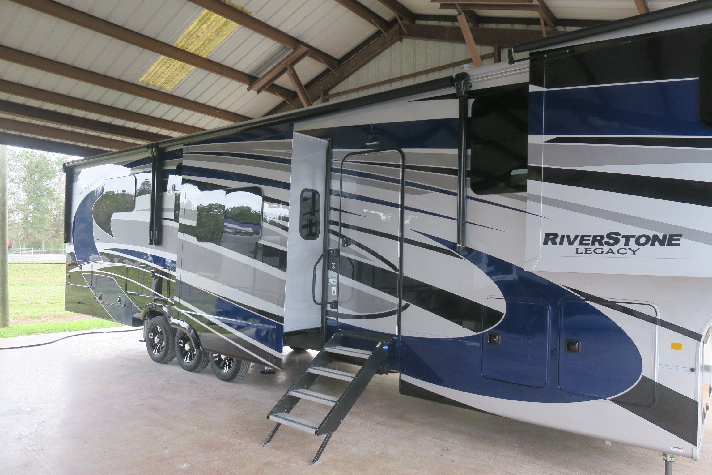 NEW 2023 RIVERSTONE LEGACY 42FSKG - Overview | Berryland Campers
