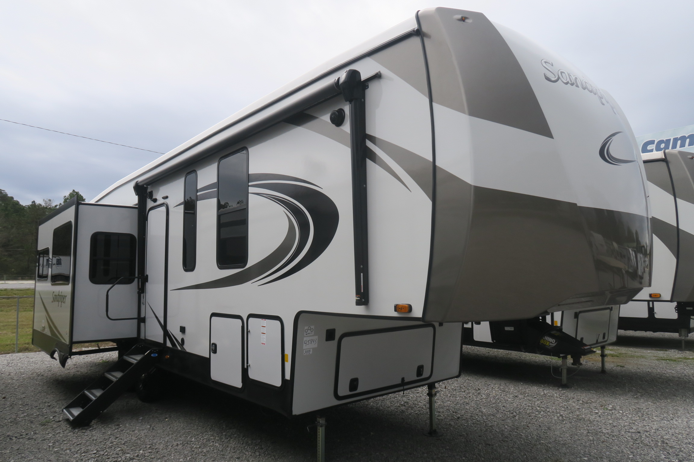 NEW 2023 SANDPIPER 3370RLS - Overview | Berryland Campers