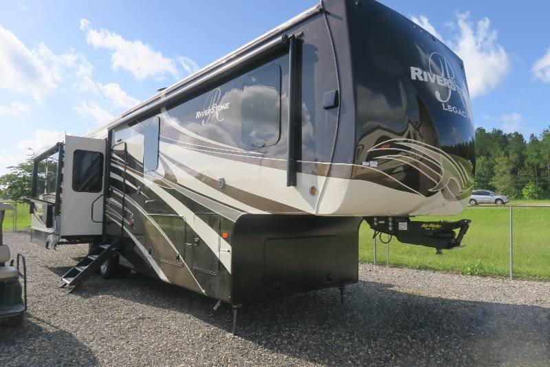 NEW 2019 RIVERSTONE LEGACY 38MB - Overview | Berryland Campers