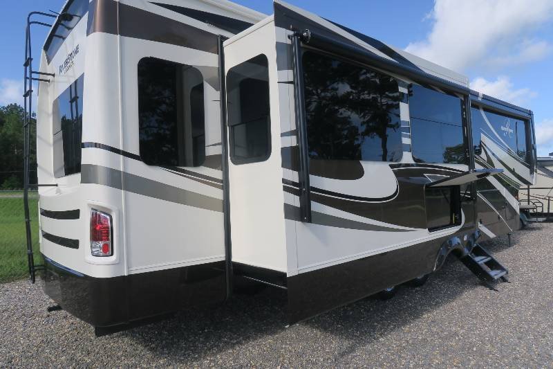 NEW 2019 RIVERSTONE LEGACY 38MB - Overview | Berryland Campers