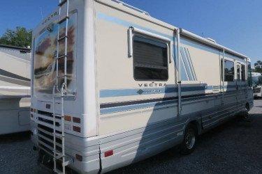 USED 1993 VECTRA 34 - Overview | Berryland Campers
