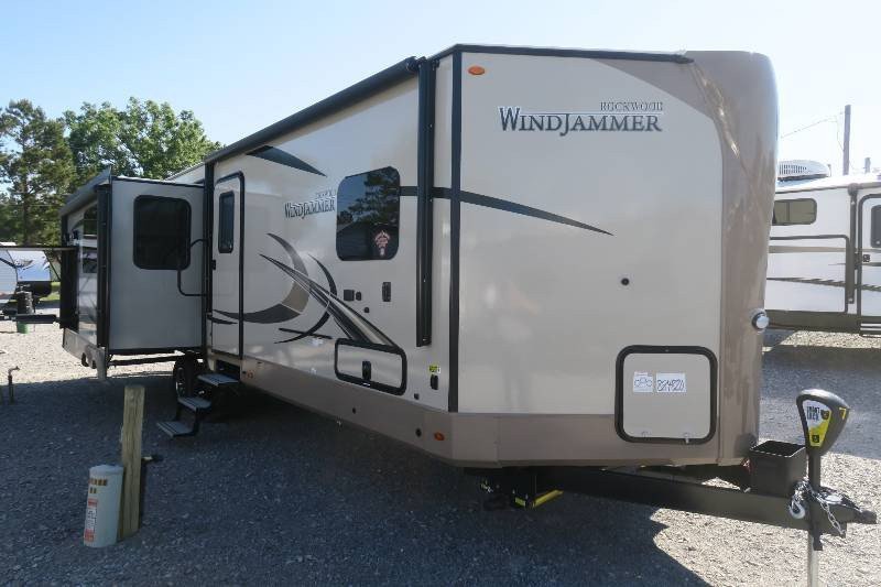 NEW 2019 ROCKWOOD WINDJAMMER 3029V - Overview | Berryland Campers