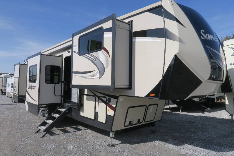 NEW 2018 SANDPIPER 38FKOK - Overview | Berryland Campers