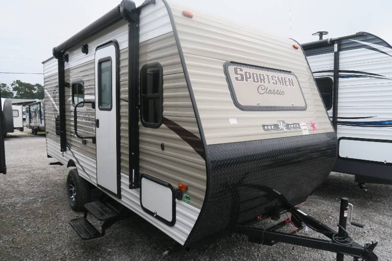 NEW 2018 SPORTSMAN CLASSIC 181BH - Overview | Berryland Campers