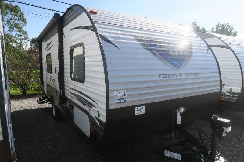 NEW 2018 FOREST RIVER SALEM CRUISE LITE 180RT - Overview | Berryland ...