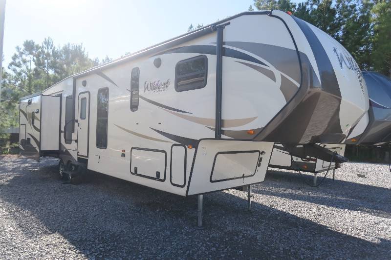 NEW 2017 FOREST RIVER WILDCAT 38MBX - Overview | Berryland Campers