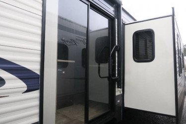 NEW 2017 PALOMINO PUMA 37PFL - Overview | Berryland Campers