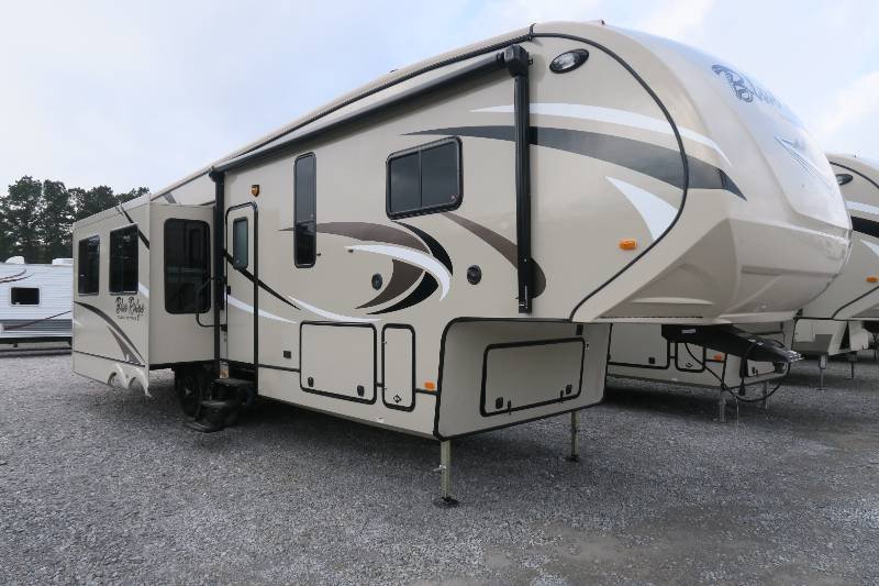 NEW 2017 FOREST RIVER BLUE RIDGE BY CARDINAL 304SR - Overview ...