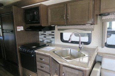 NEW 2017 THOR ACE 29.3 - Overview | Berryland Campers