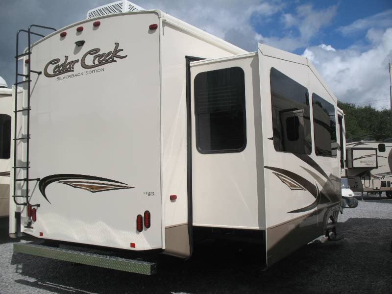 NEW 2016 FOREST RIVER SILVERBACK 29RE - Overview | Berryland Campers