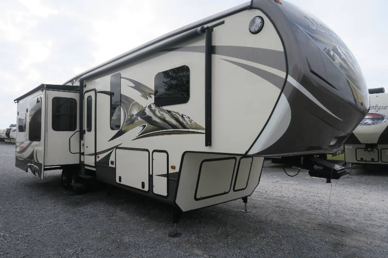 USED 2015 KEYSTONE MONTANA 331RLT - Overview | Berryland Campers