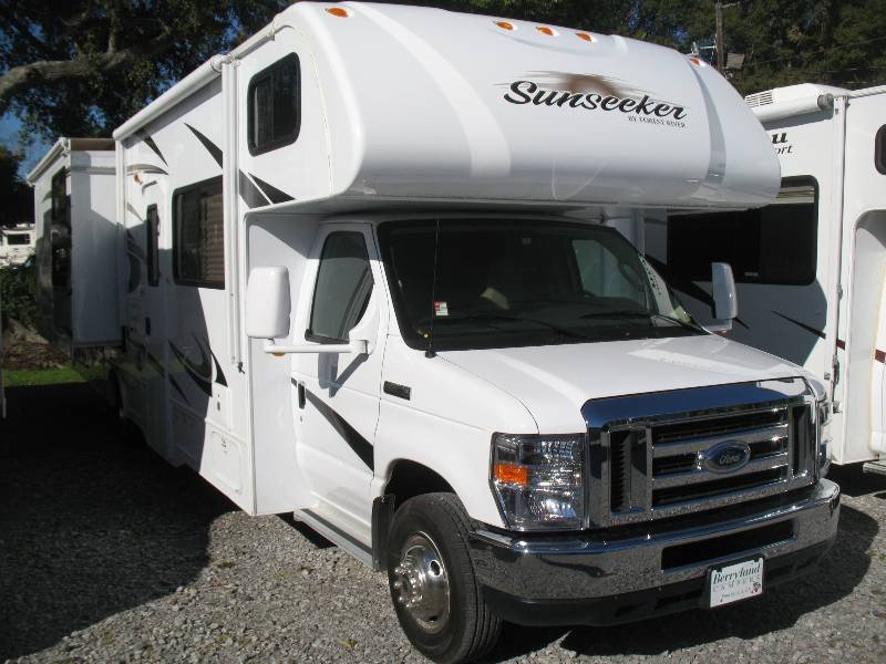 USED 2014 FOREST RIVER SUNSEEKER 3170DS - Overview | Berryland Campers