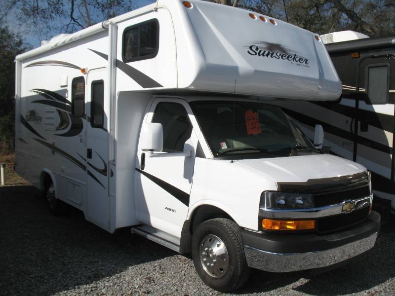 USED 2013 FOREST RIVER SUNSEEKER 2250 - Overview | Berryland Campers