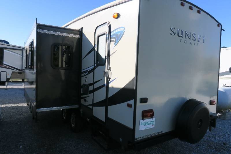 USED 2013 CROSSROADS RV SUNSET TRAIL 28BH - Overview | Berryland Campers