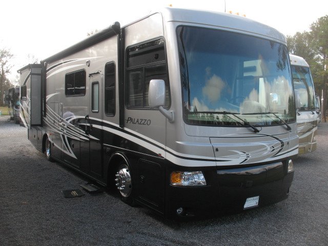 NEW 2013 THOR PALAZZO 33.2 - Overview | Berryland Campers