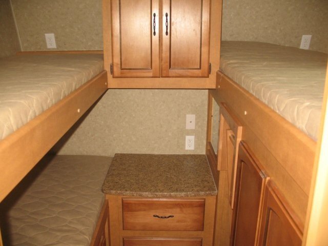 NEW 2011 PALOMINO PUMA 30KFB - Overview | Berryland Campers