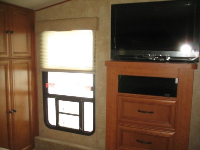 NEW 2011 FOREST RIVER BLUE RIDGE BY CARDINAL 3025RL - Overview ...